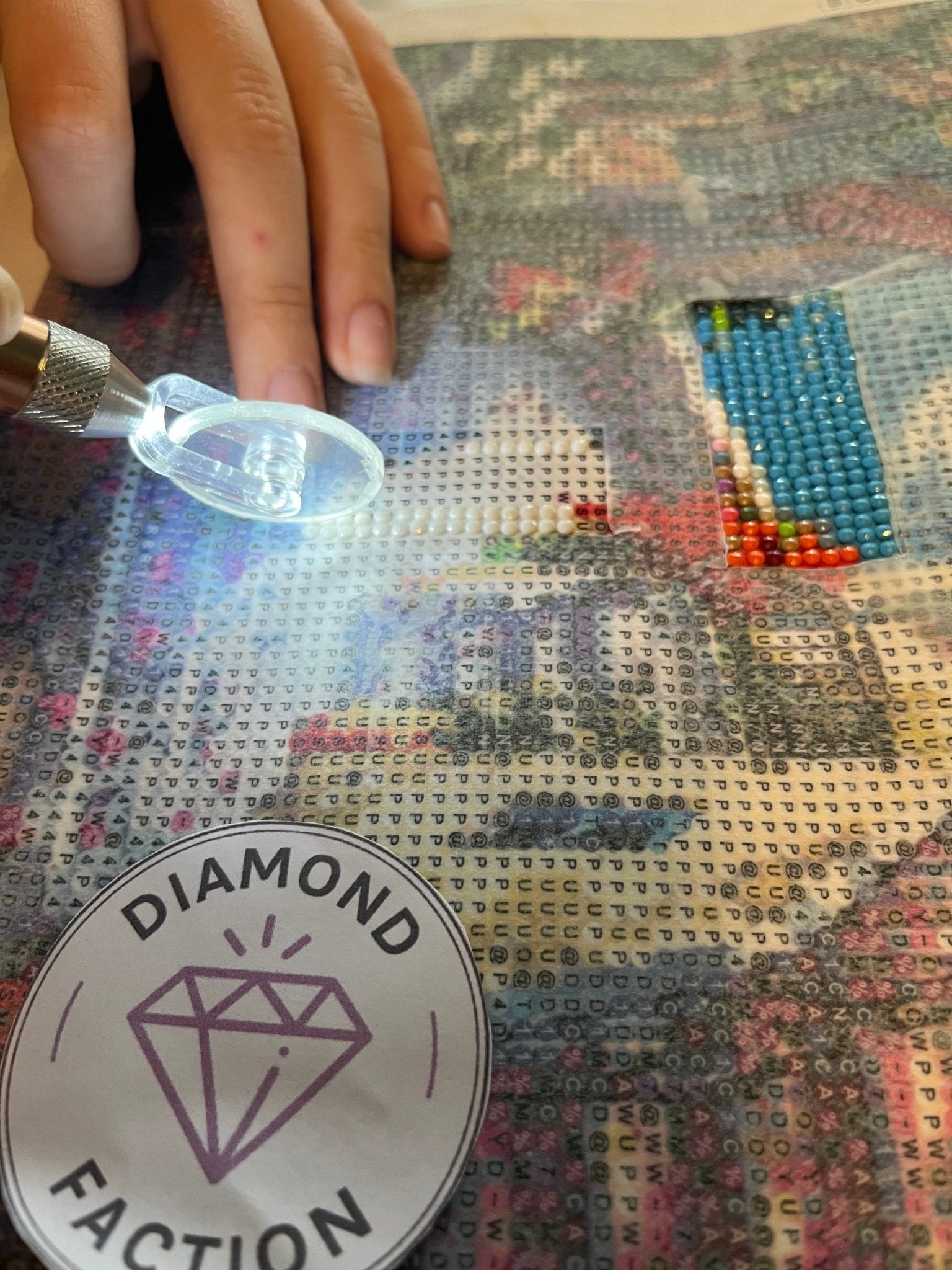 Stylo Diamant à Roulette Éclairé - Diamond Painting | Diamond Faction